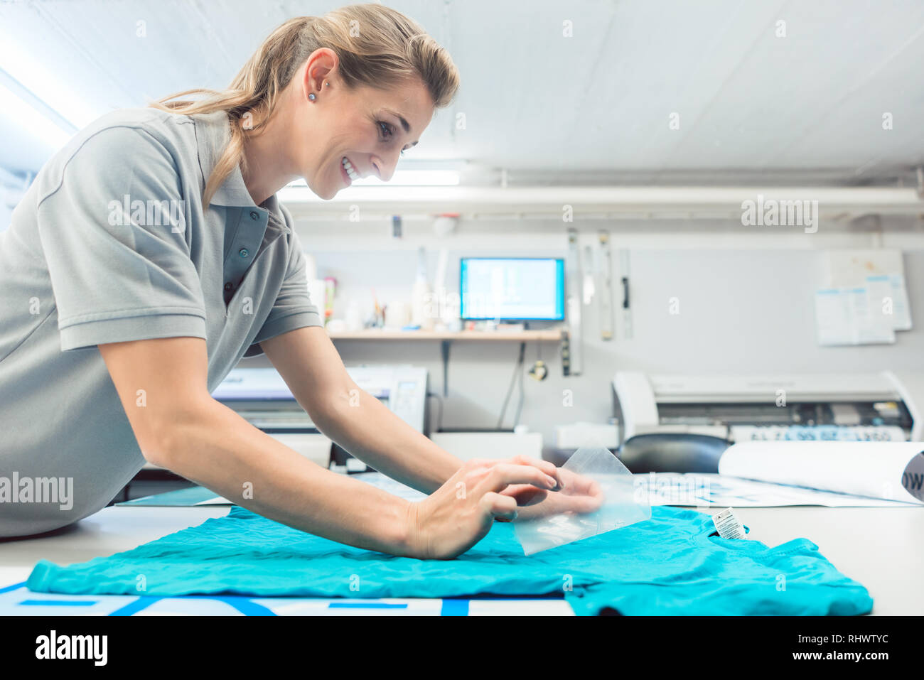 Screen printing hi-res stock photography and images - Alamy