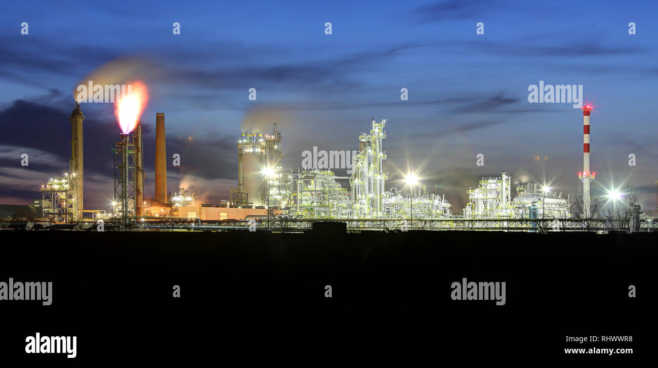 Petrochemical plant at night, oil and gas industrial Stock Photo - Alamy
