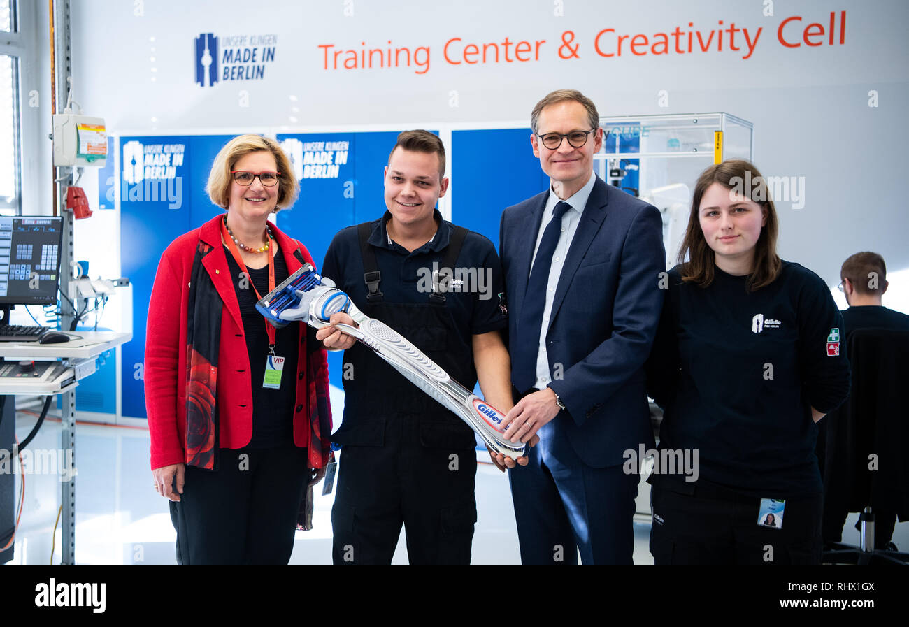 Gillette razor factory hi-res stock photography and images - Alamy