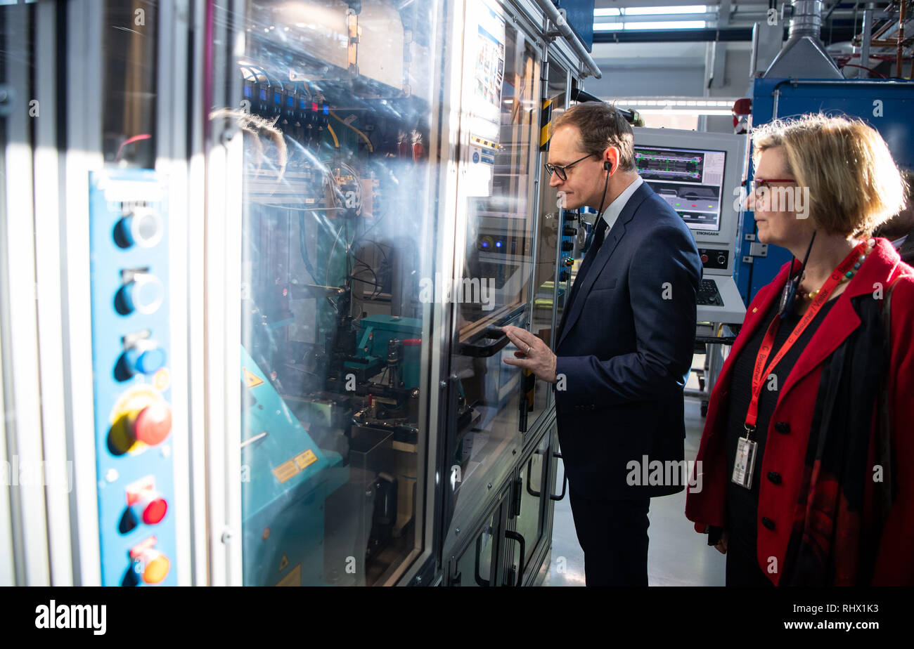 Gillette razor factory hi-res stock photography and images - Alamy