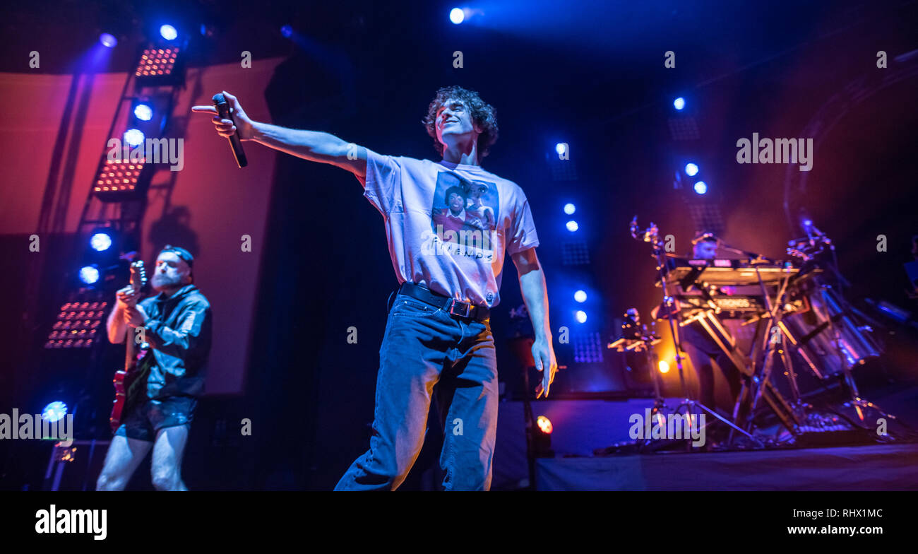 Don broco on stage hi-res stock photography and images - Alamy