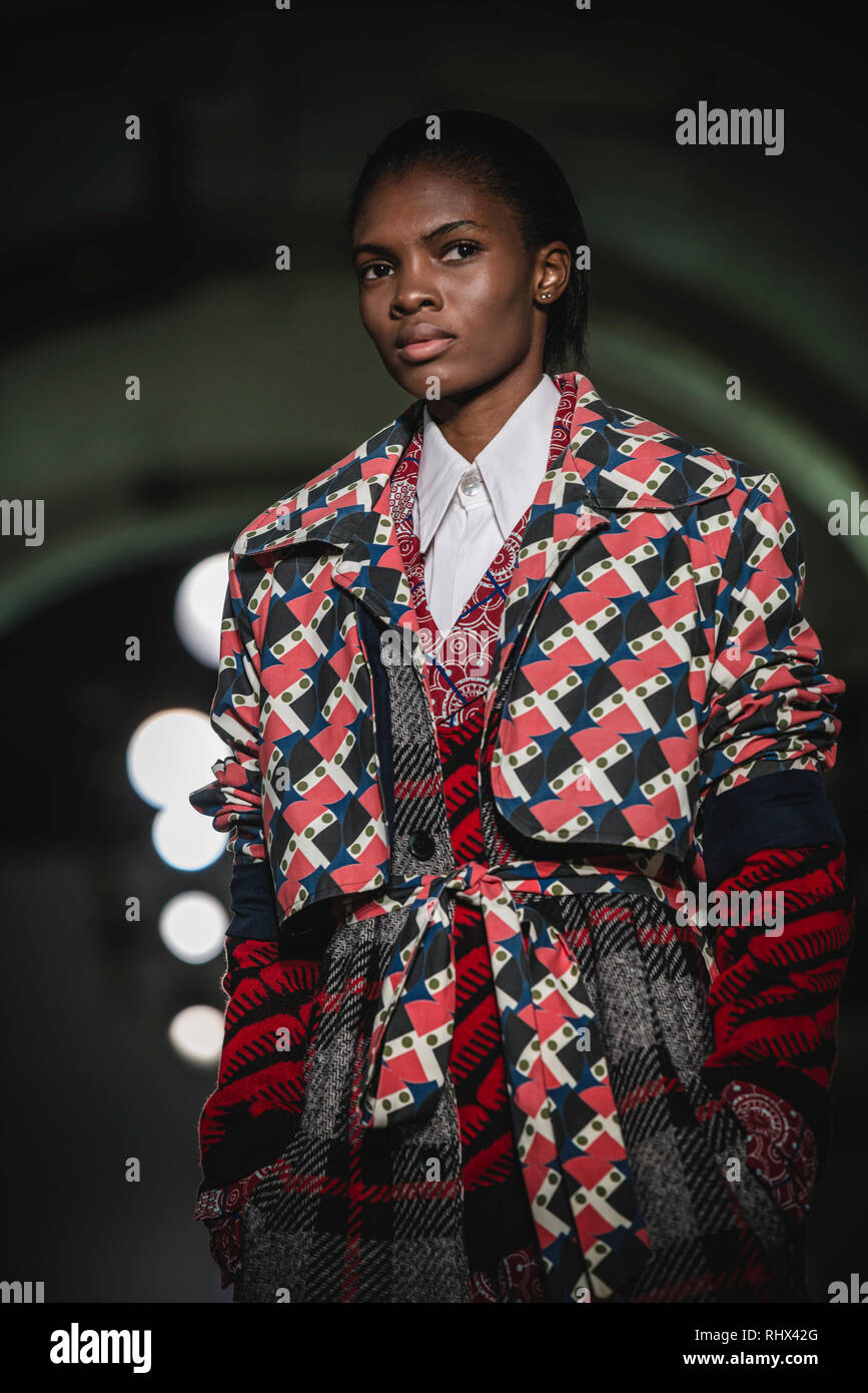 African runway model hi-res stock photography and images - Alamy