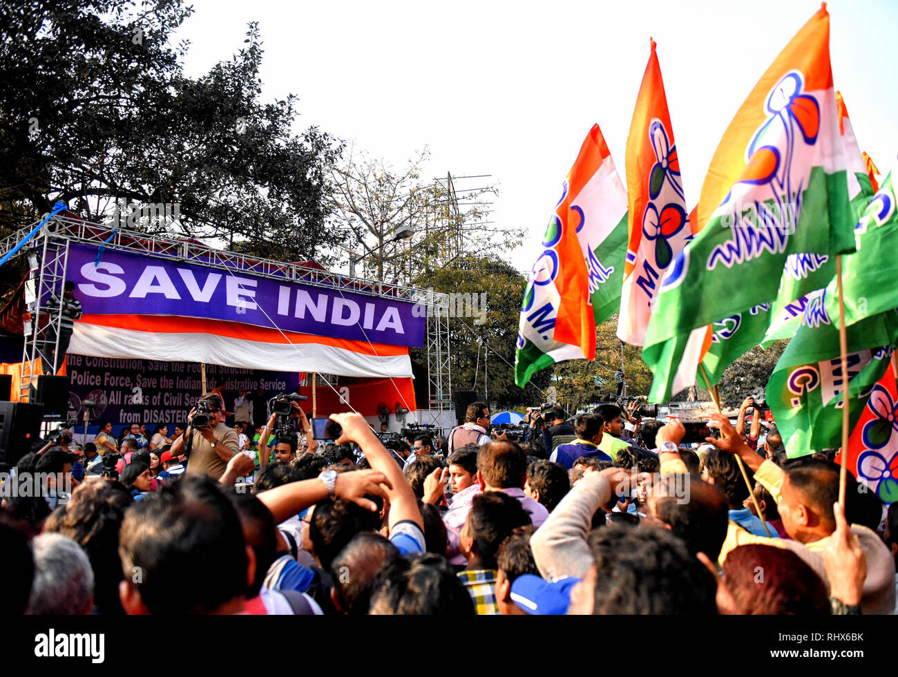 Kolkata, WEST BENGAL, India. 4th Feb, 2019. Demonstrators are seen ...