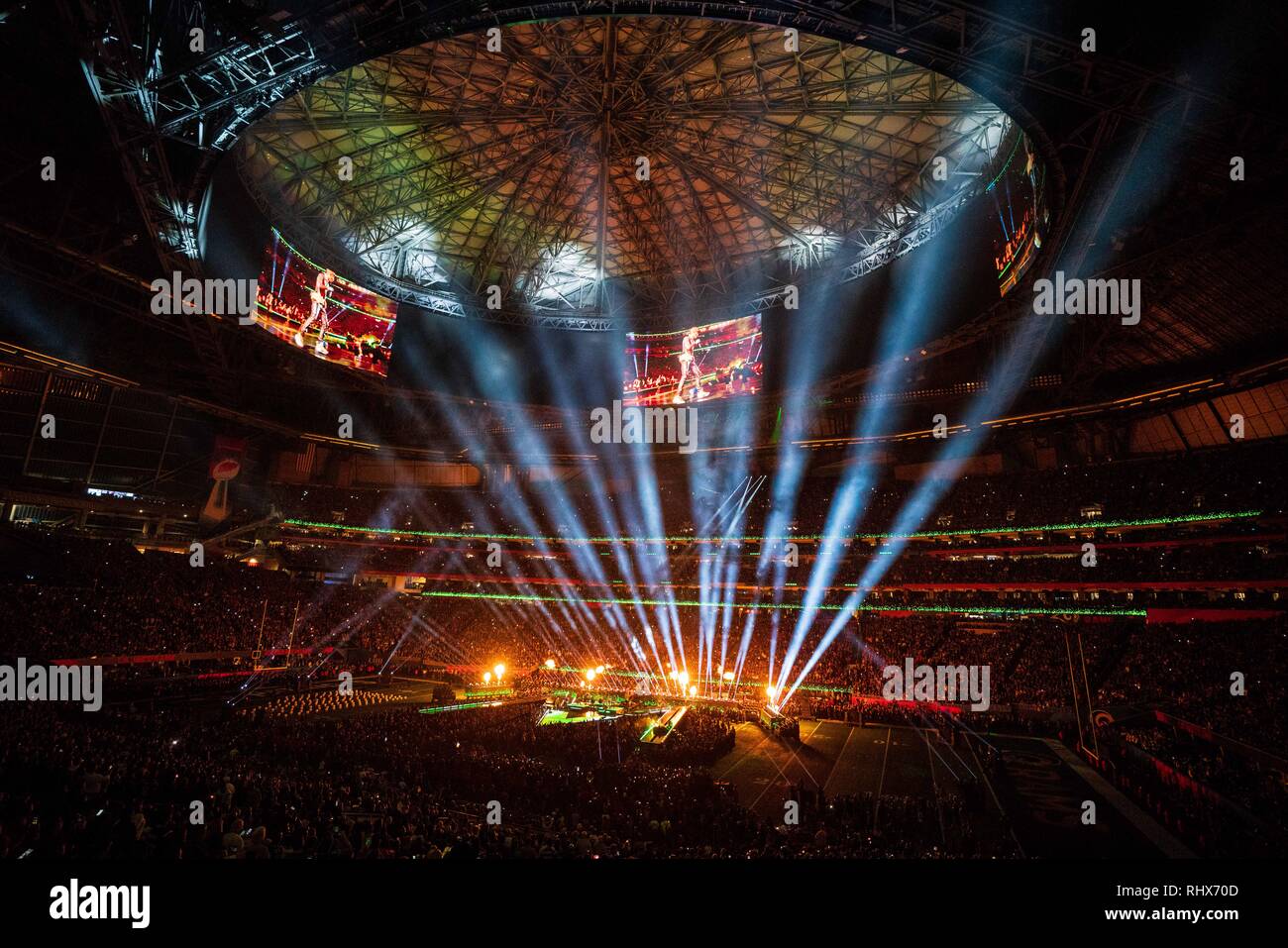Mercedes benz stadium hi-res stock photography and images - Alamy