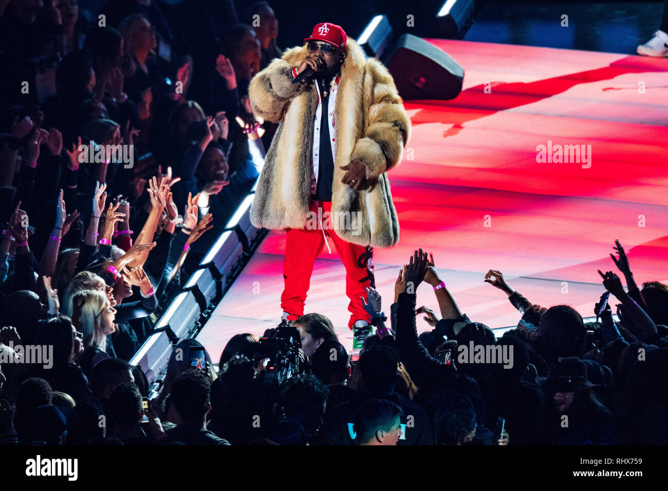 The Maroon 5 halftime show performance with Big Boi during Super Bowl ...