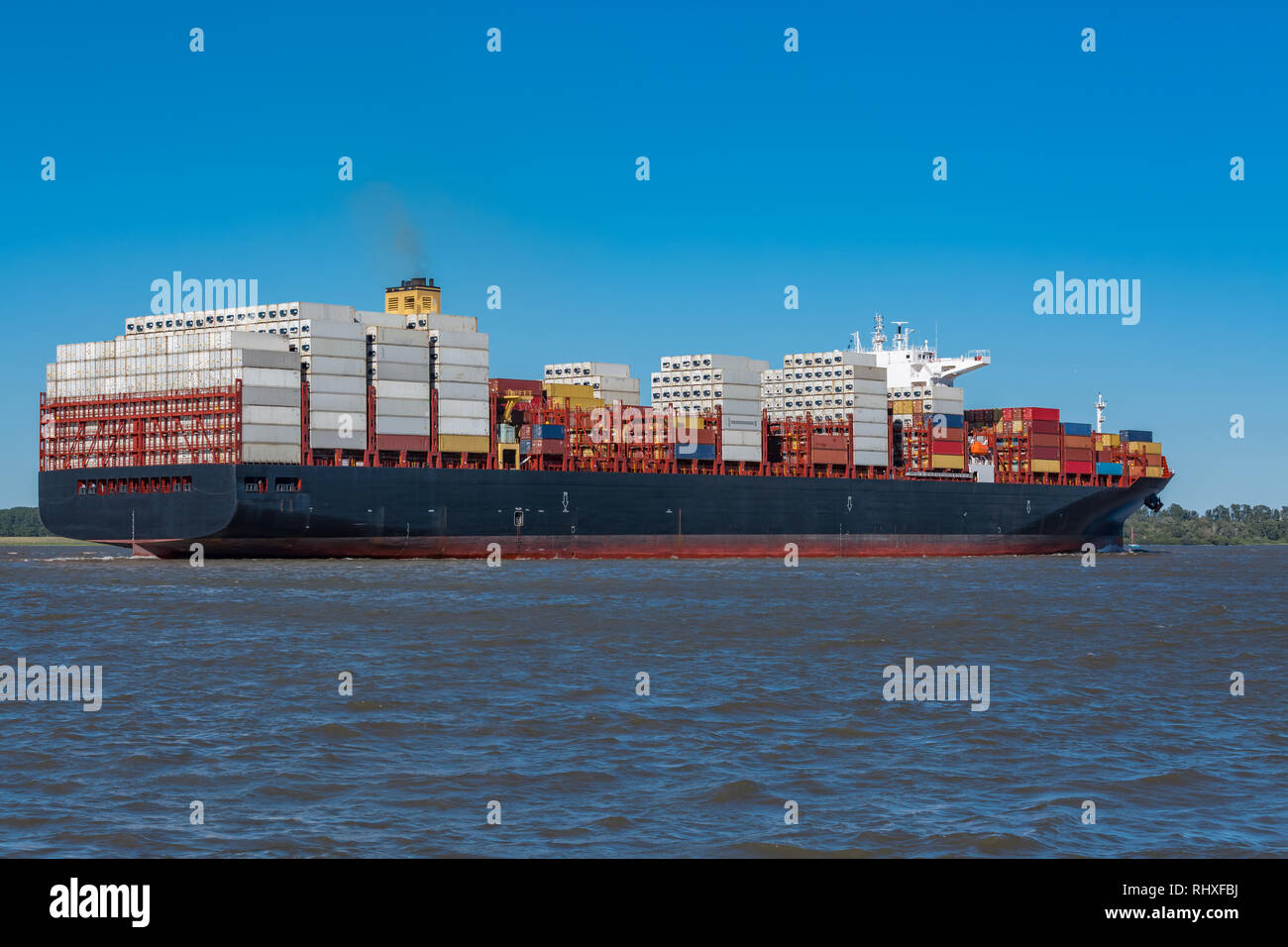 Loaded container ship hi-res stock photography and images - Alamy