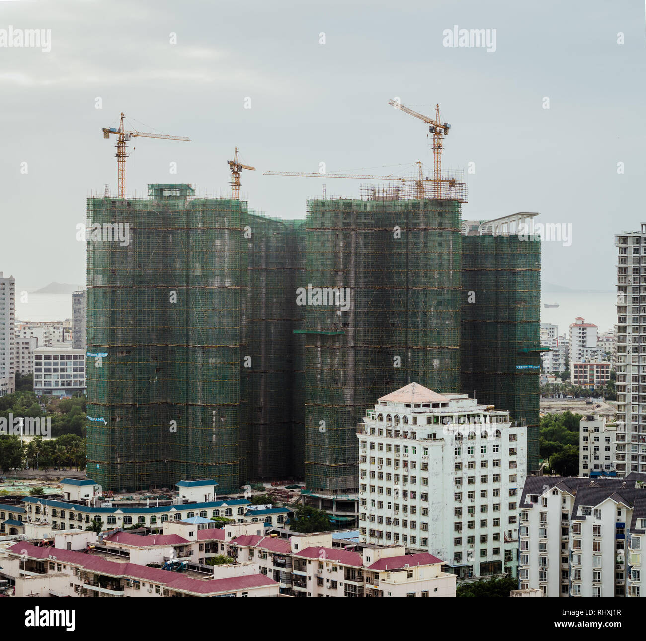 Roof construction skyscraper hi-res stock photography and images - Alamy