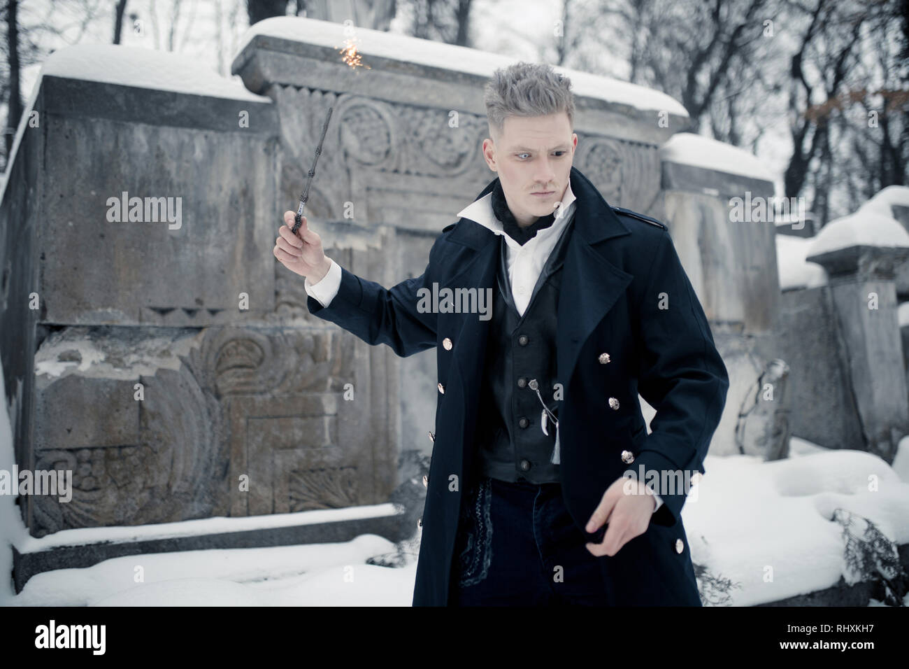 Mage costume hi-res stock photography and images - Alamy