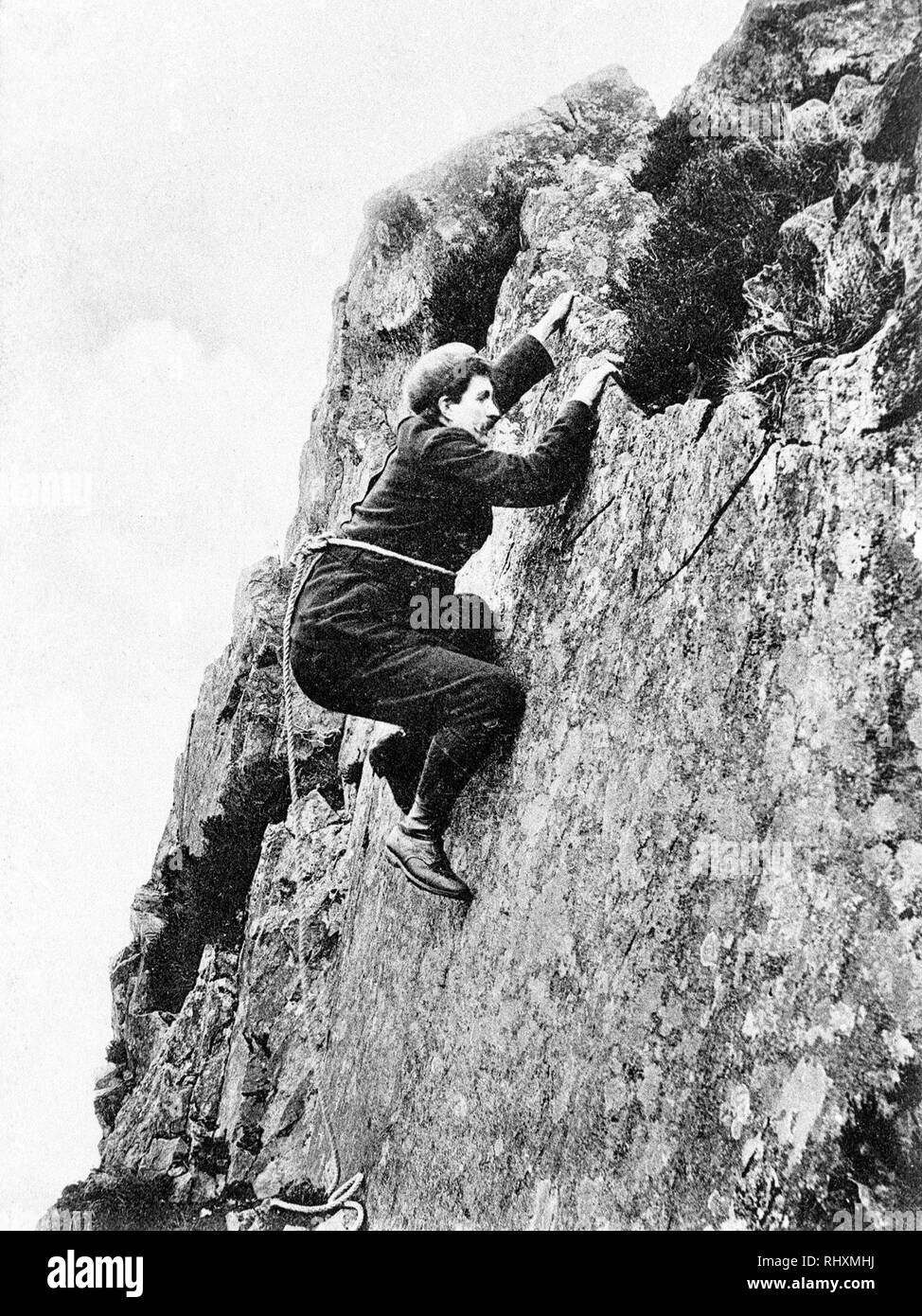 Hand traverse, climbing Scawfell in the Lake District Stock Photo - Alamy