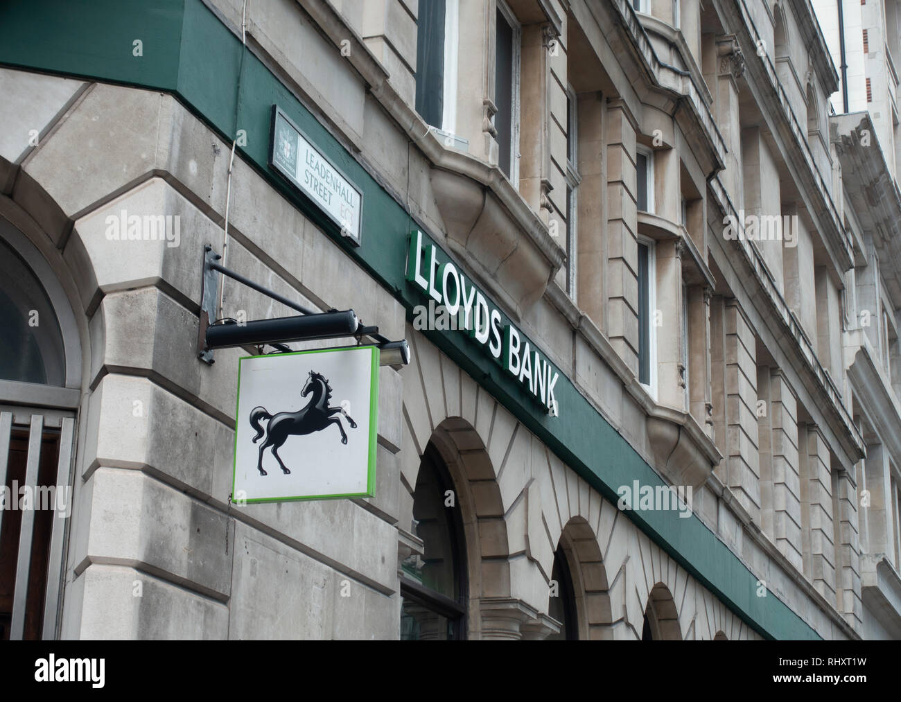 Lloyds Bank Building Stock Photos & Lloyds Bank Building Stock Images ...