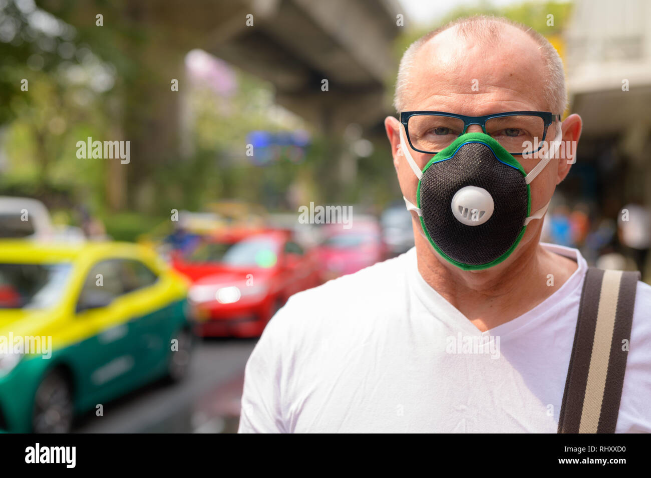Smog air in car mask hi-res stock photography and images - Alamy