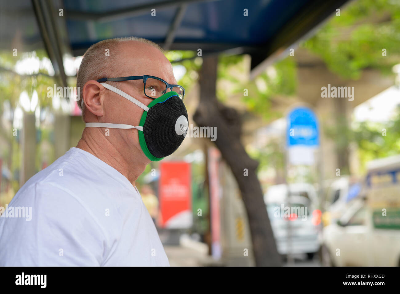Smog air in car mask hi-res stock photography and images - Alamy