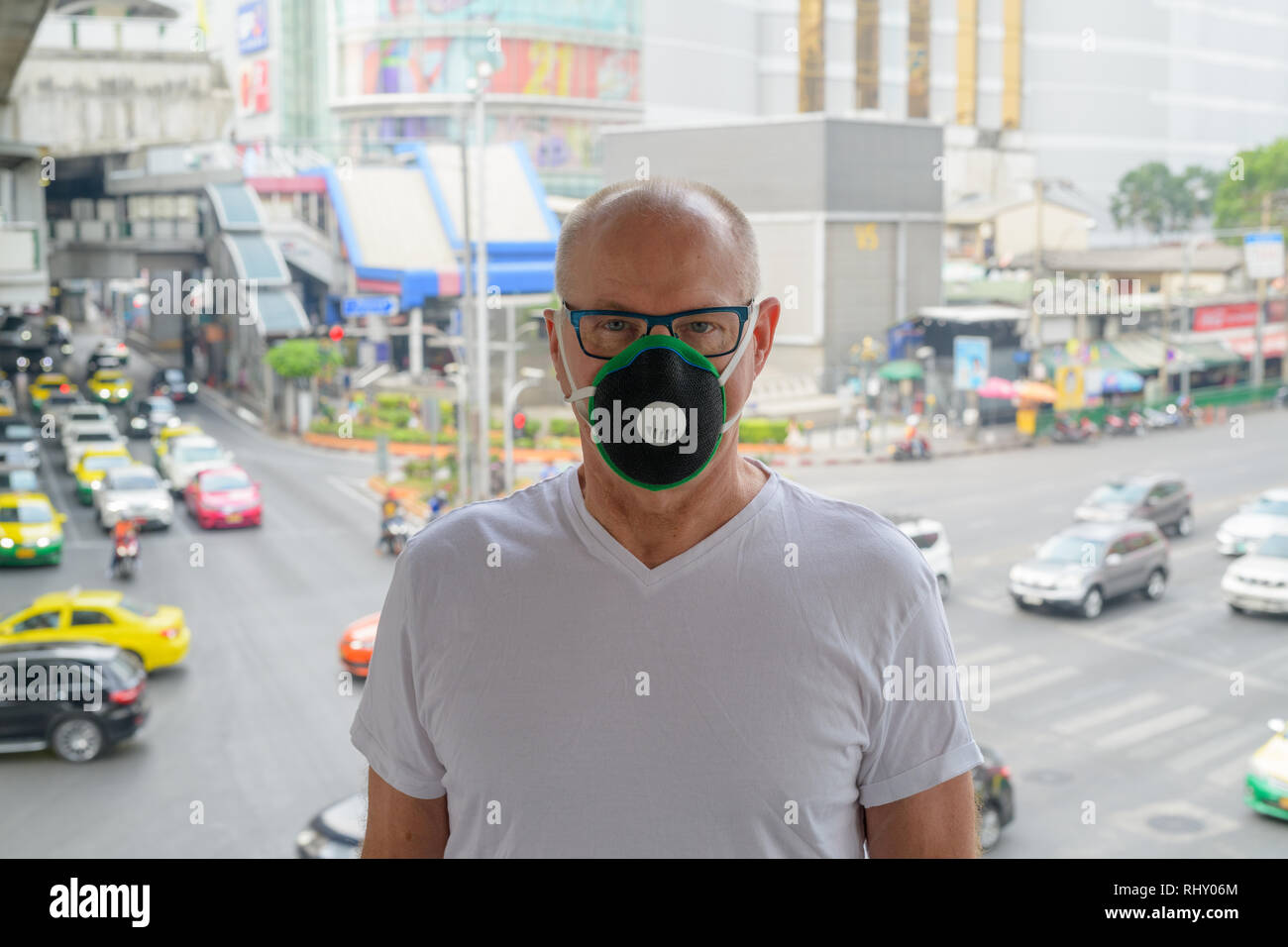 Smog air in car mask hi-res stock photography and images - Alamy