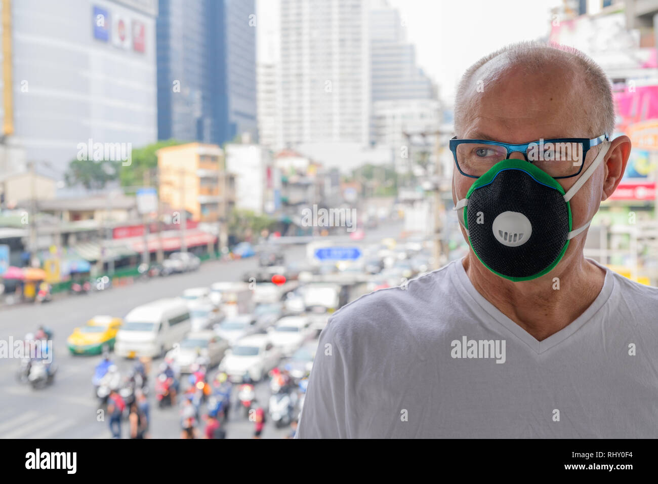 Smog air in car mask hi-res stock photography and images - Alamy