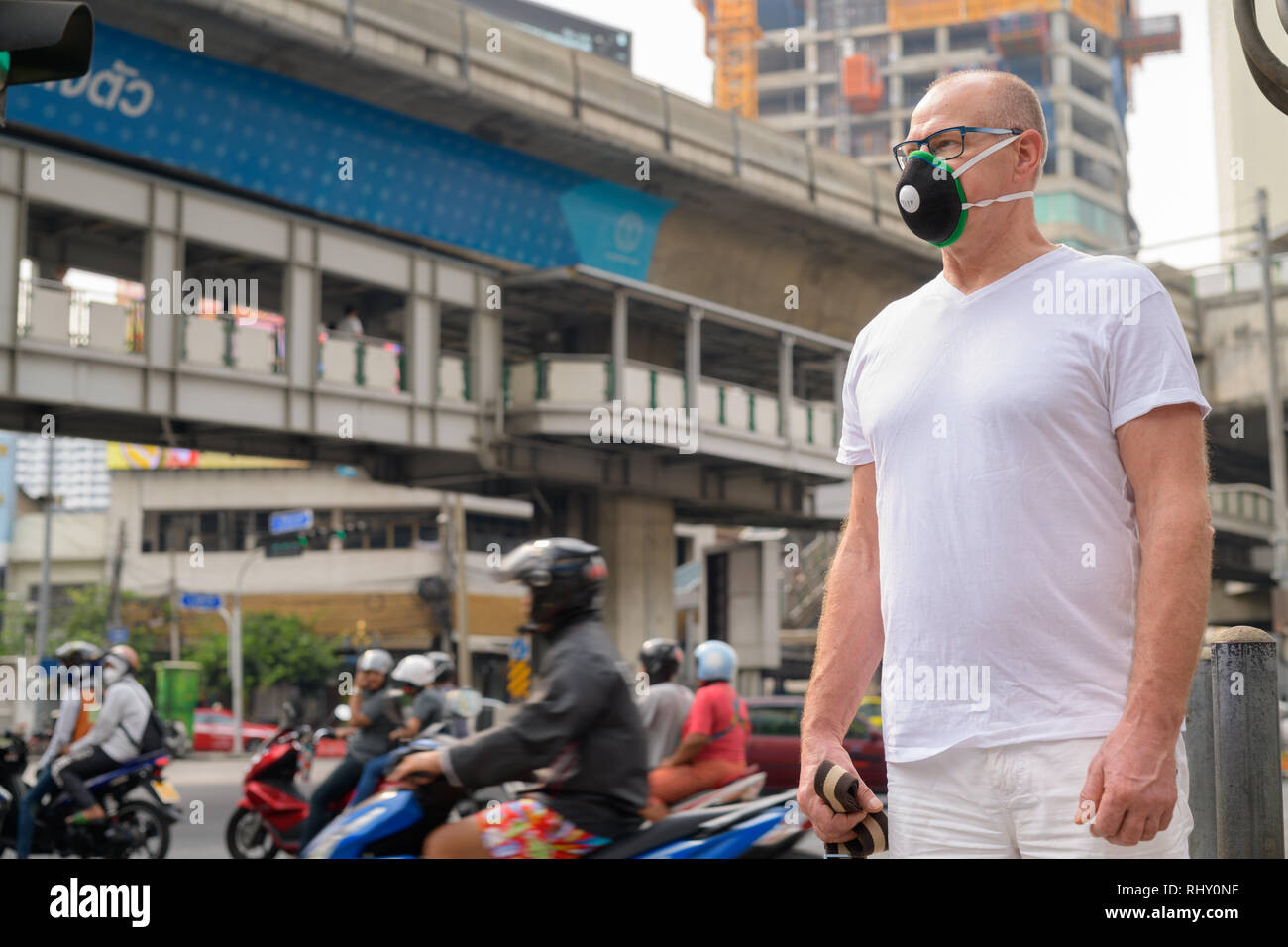 Smog air in car mask hi-res stock photography and images - Alamy