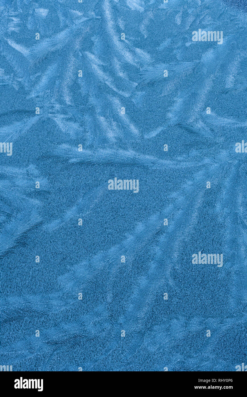 Patterns in ice on a frosty car windscreen Stock Photo - Alamy