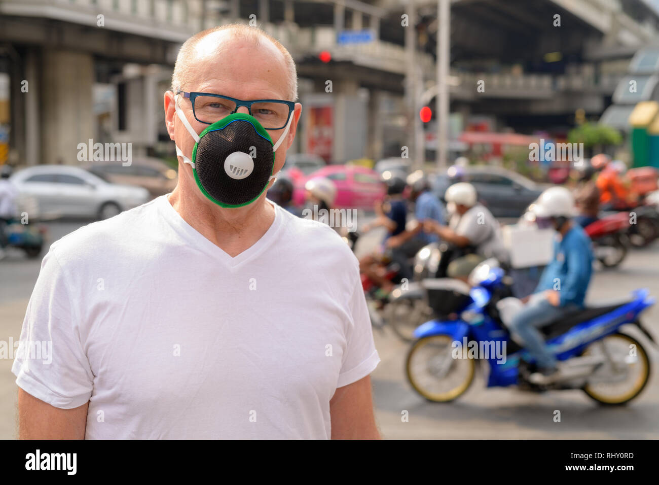 Smog air in car mask hi-res stock photography and images - Alamy
