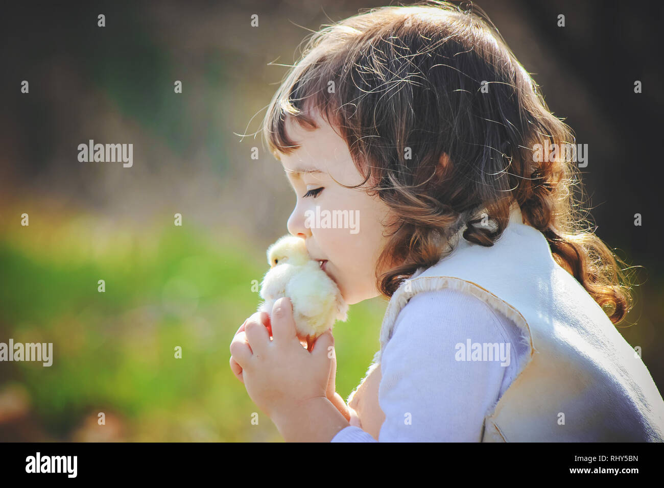 Friends the one with a chick and a duck hi-res stock photography and ...