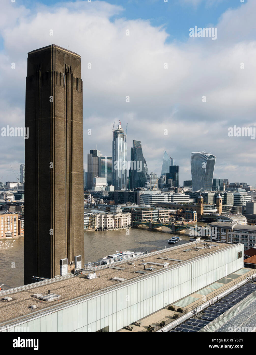 The tate modern roof hi-res stock photography and images - Alamy