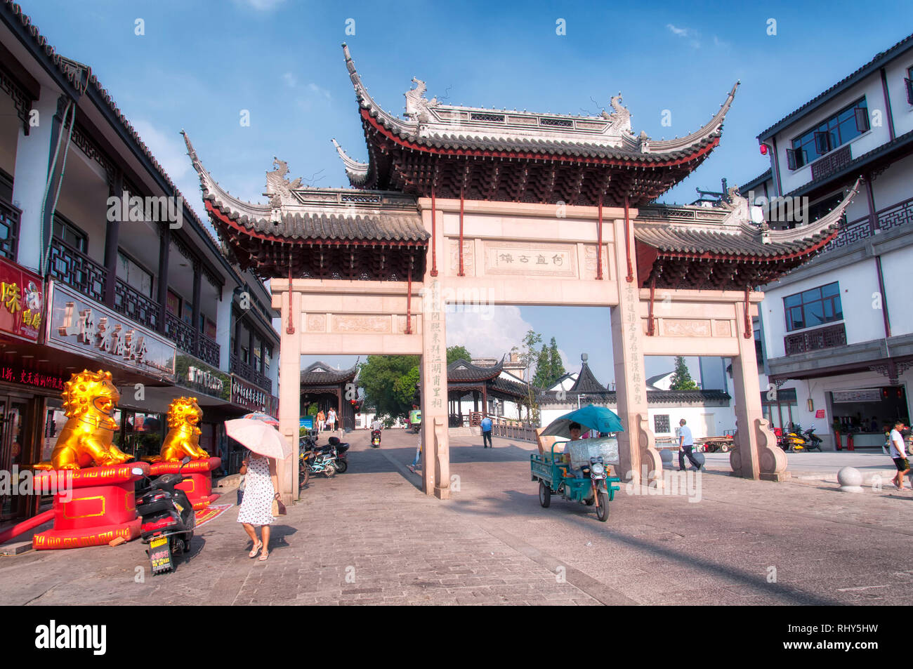 Lions gate road hi-res stock photography and images - Alamy