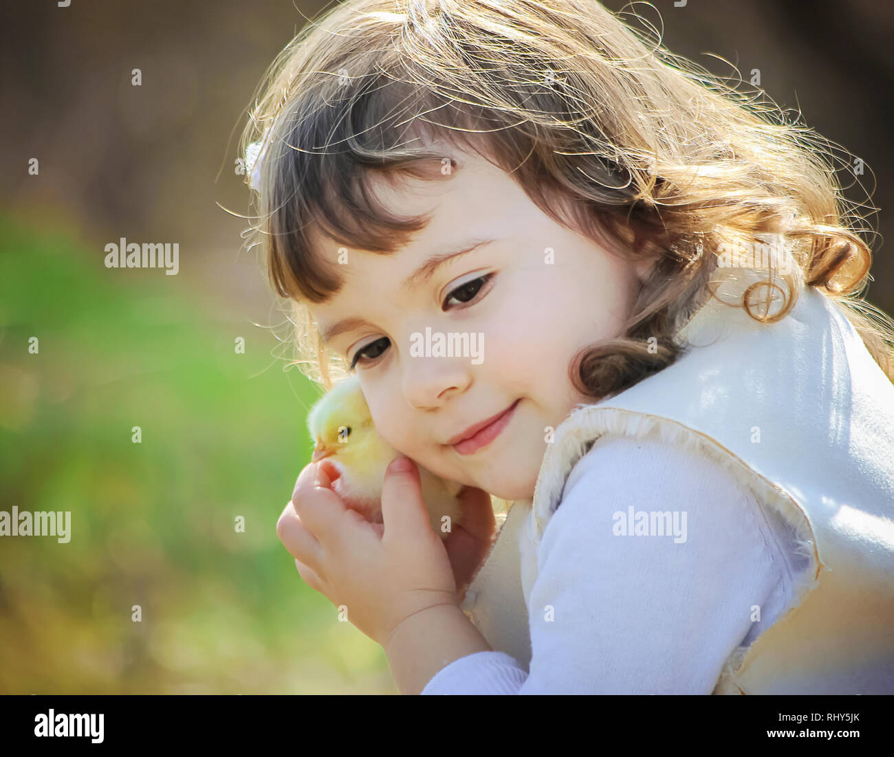 Friends the one with a chick and a duck hi-res stock photography and ...