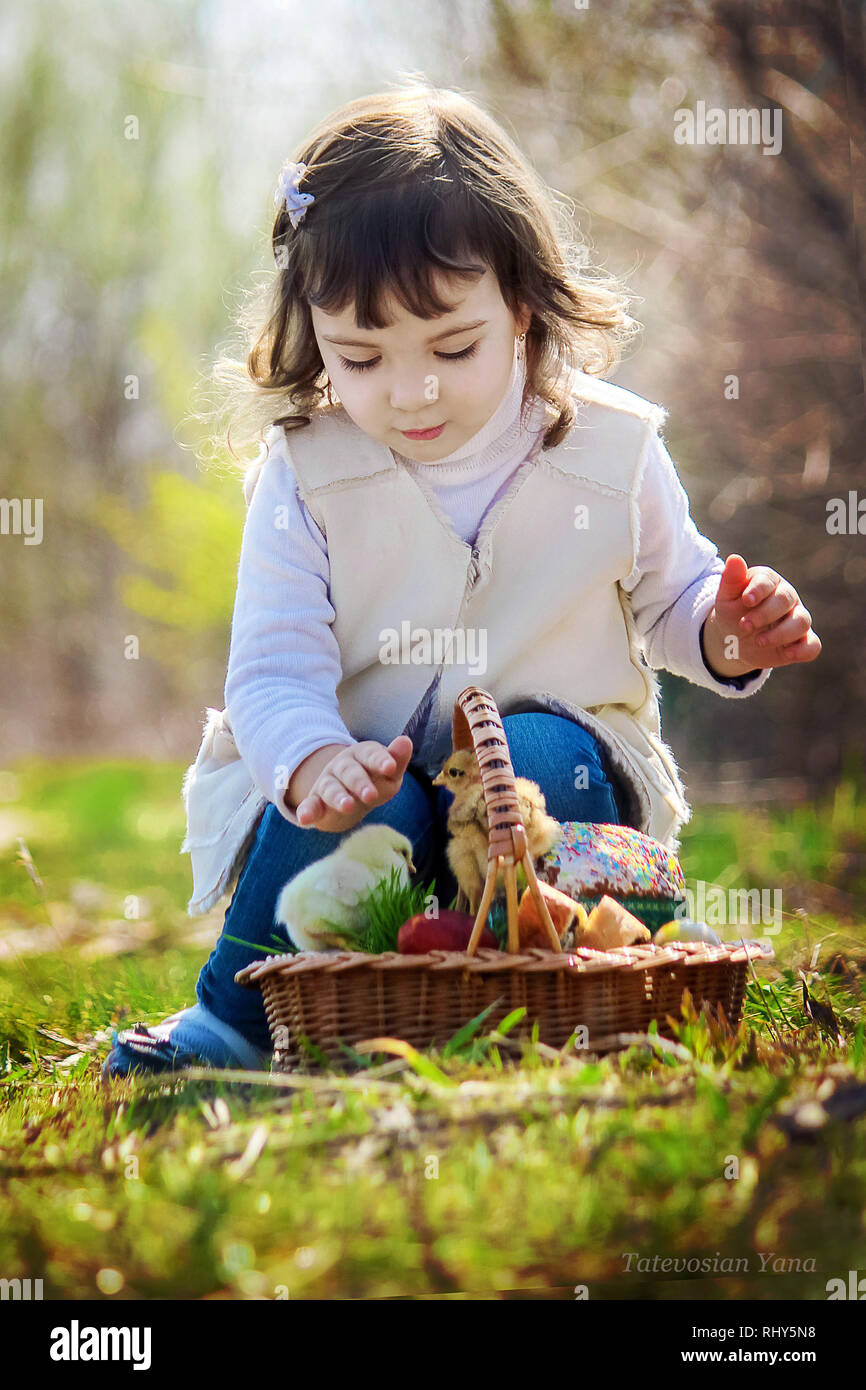 Friends the one with a chick and a duck hi-res stock photography and ...