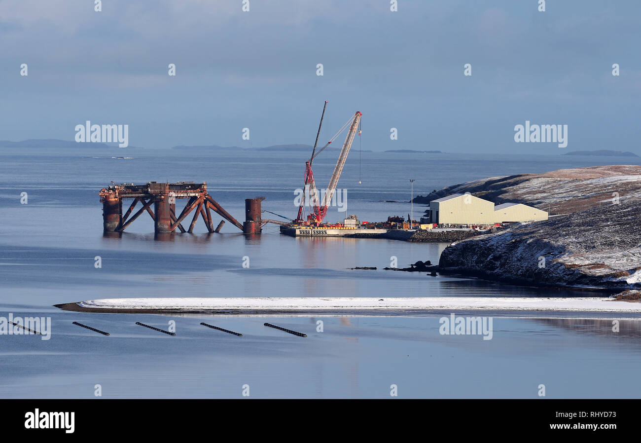 Oil rig decommissioning work near lerwick hi-res stock photography and ...