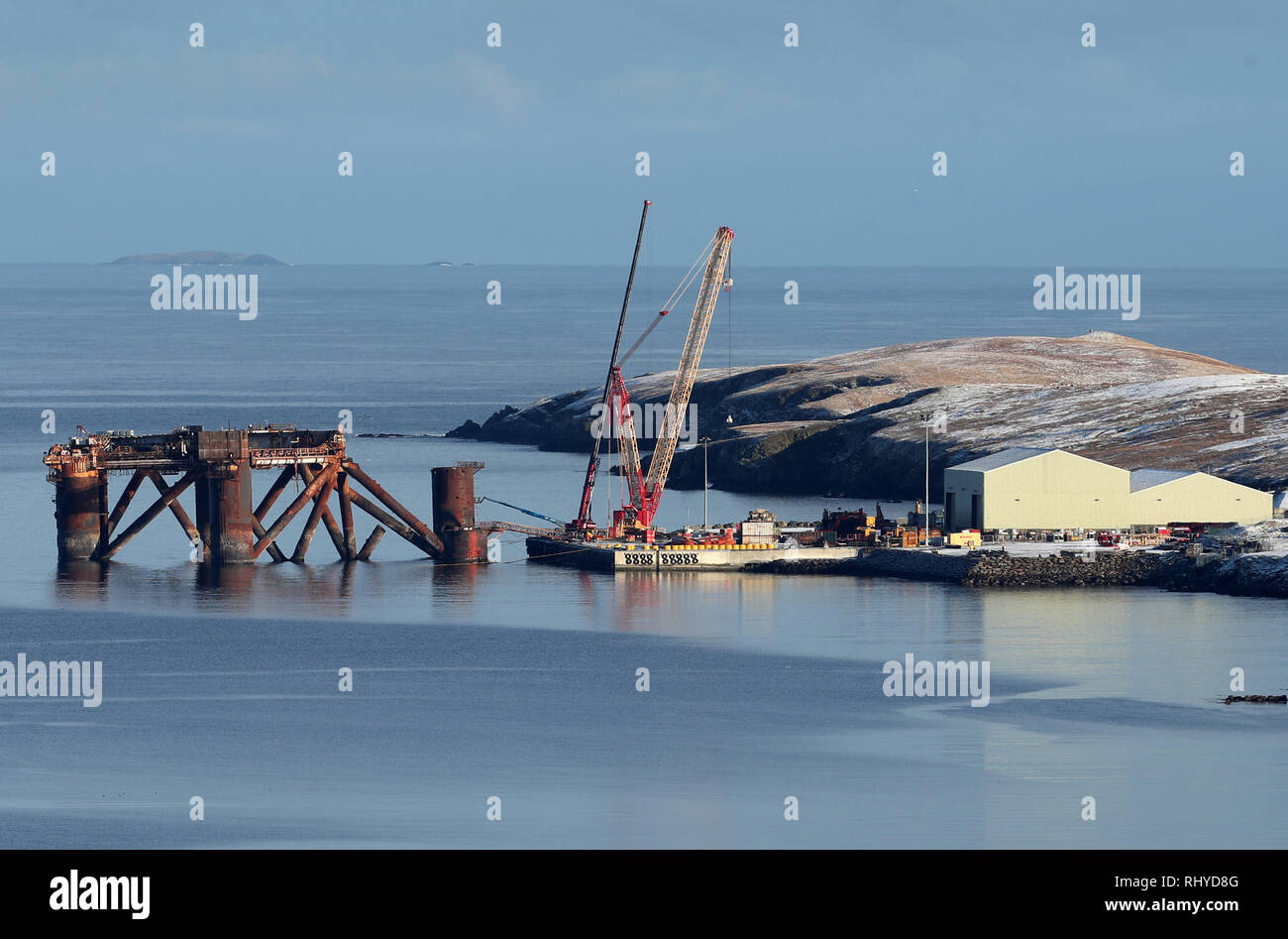 Oil rig decommissioning work hi-res stock photography and images - Alamy