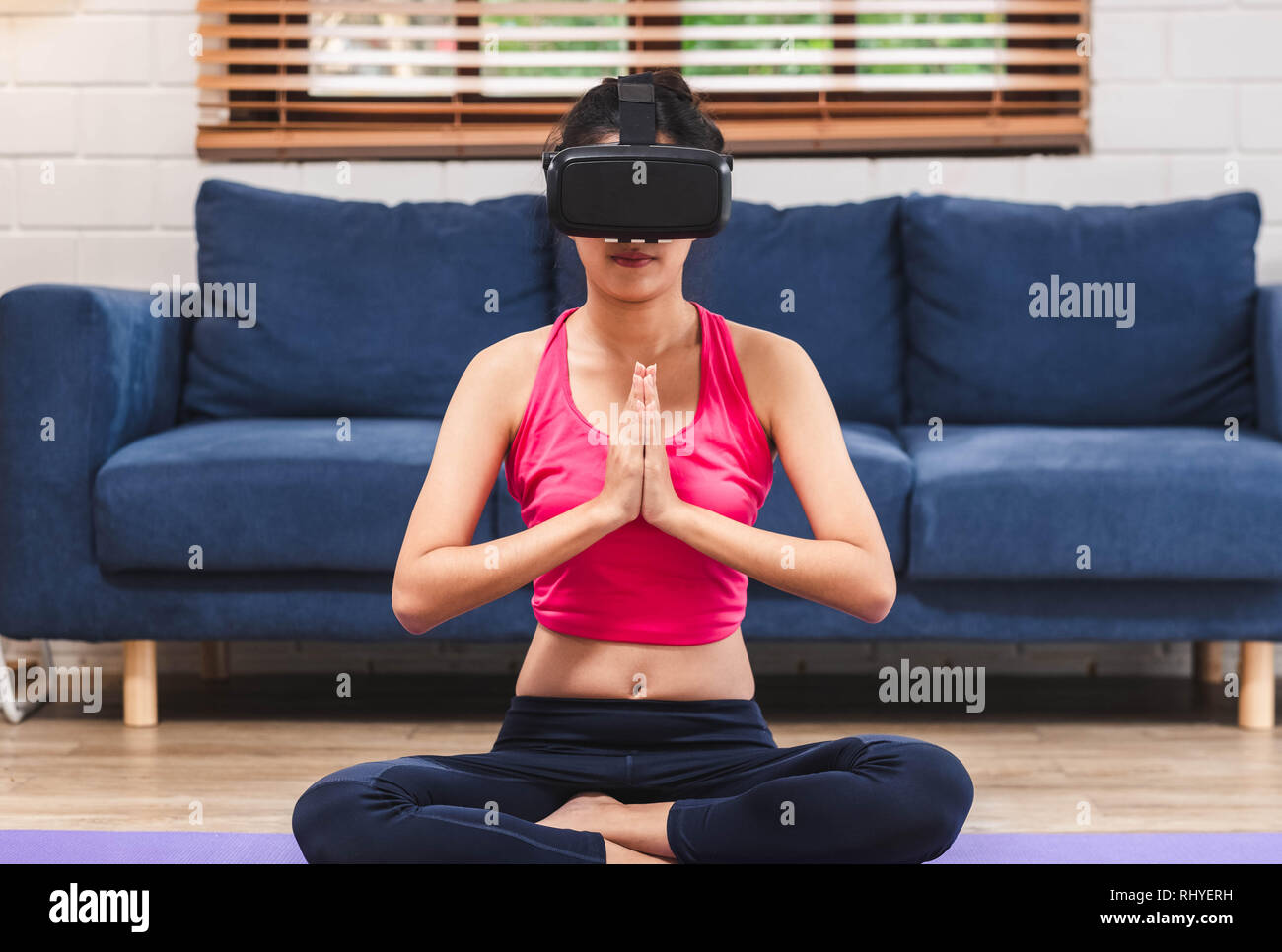 Reality pose hi-res stock photography and images - Alamy
