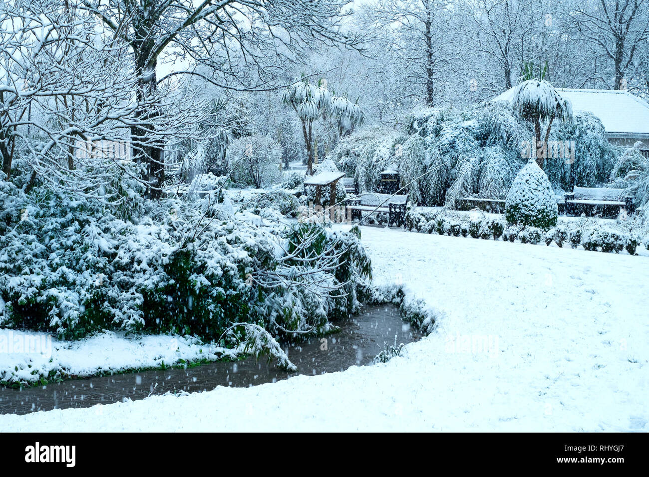 Snow falling in newquay hi-res stock photography and images - Alamy