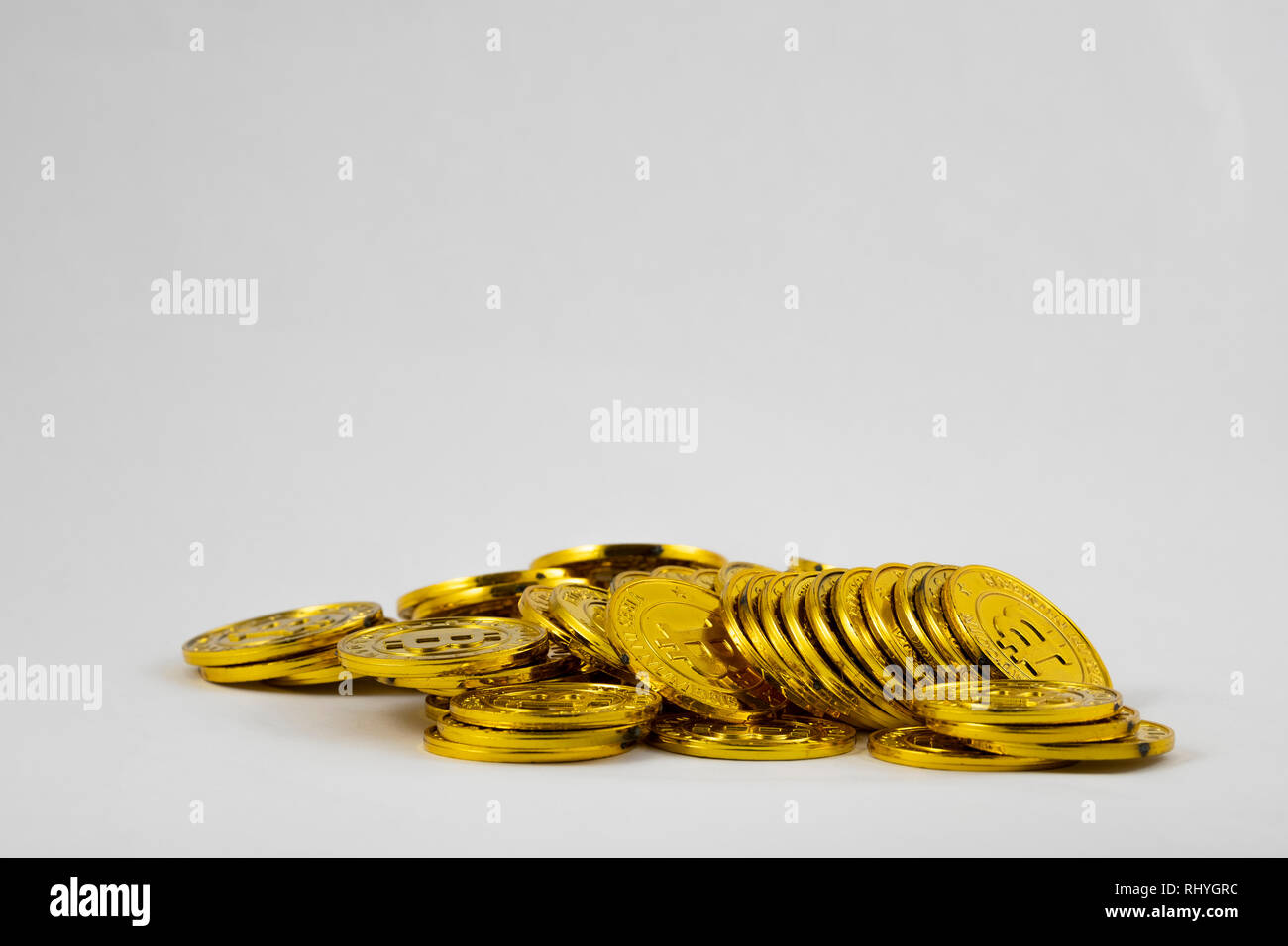 Gold chain logo hi-res stock photography and images - Alamy