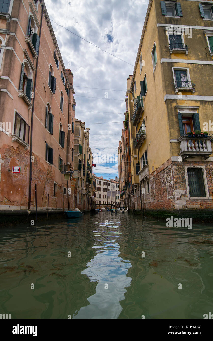 Canalside houses hi-res stock photography and images - Alamy