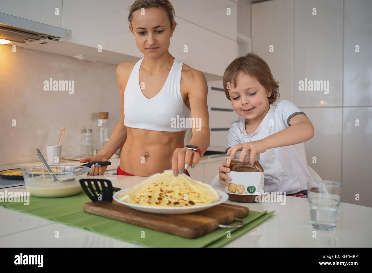 Mother son kitchen cooker hi-res stock photography and images - Alamy