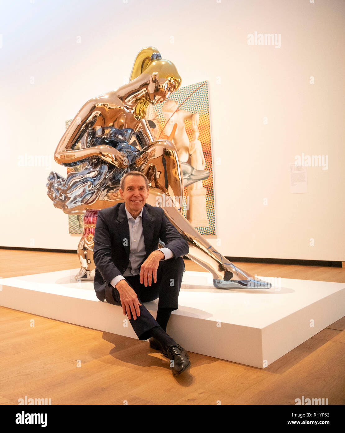 Artist jeff koons poses next hi-res stock photography and images - Alamy