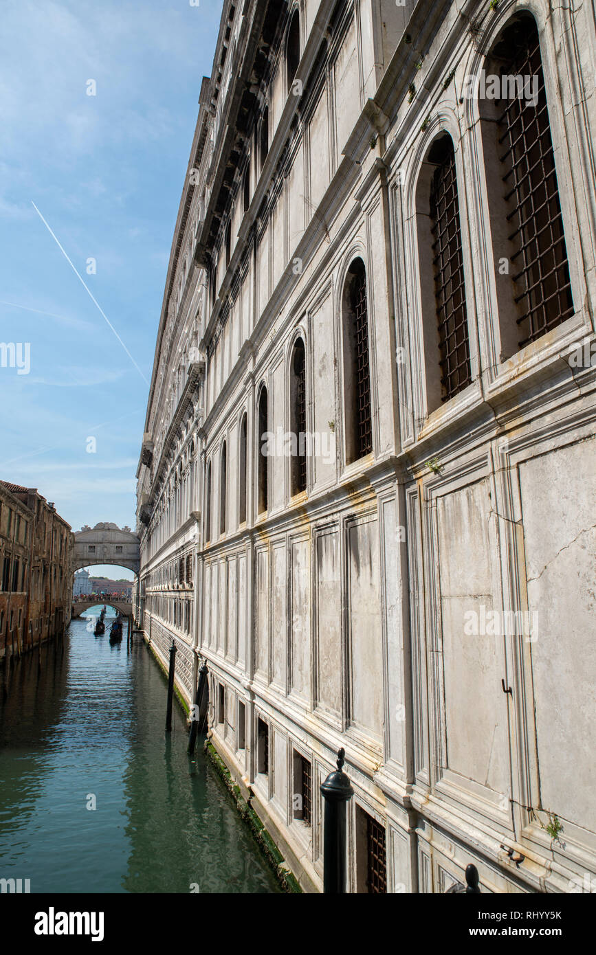 Rio de palazzo o de canonica canal, Venice, Italy Stock Photo - Alamy
