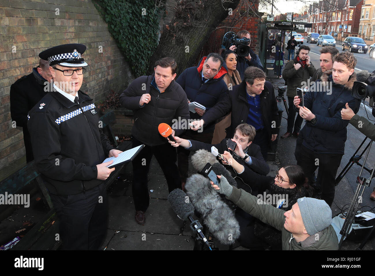 Chief superintendent phil ward reads hi-res stock photography and ...