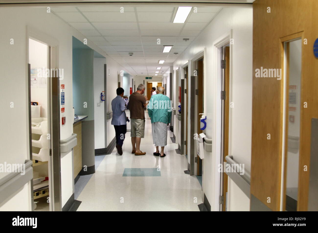 Nhs hospital bed hi-res stock photography and images - Alamy