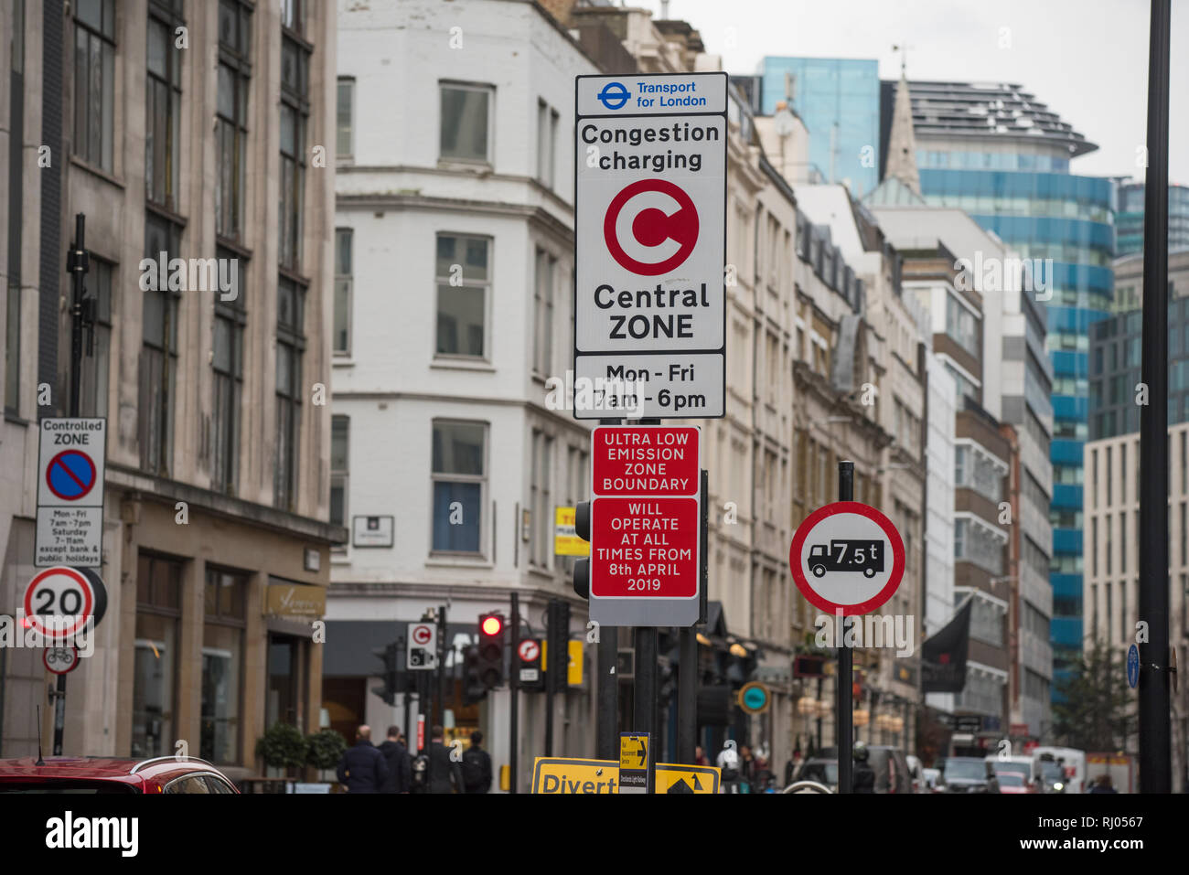 London low emission zone sign hi-res stock photography and images - Alamy