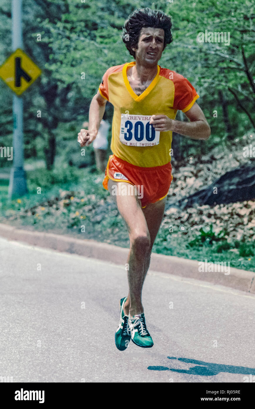 Frank Shorter competing in the 1979 Trevira Twosome Stock Photo - Alamy