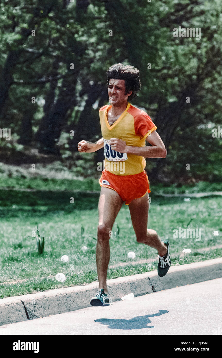 Frank Shorter competing in the 1979 Trevira Twosome Stock Photo - Alamy