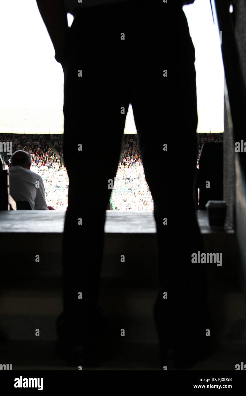 Crowd security hi-res stock photography and images - Alamy