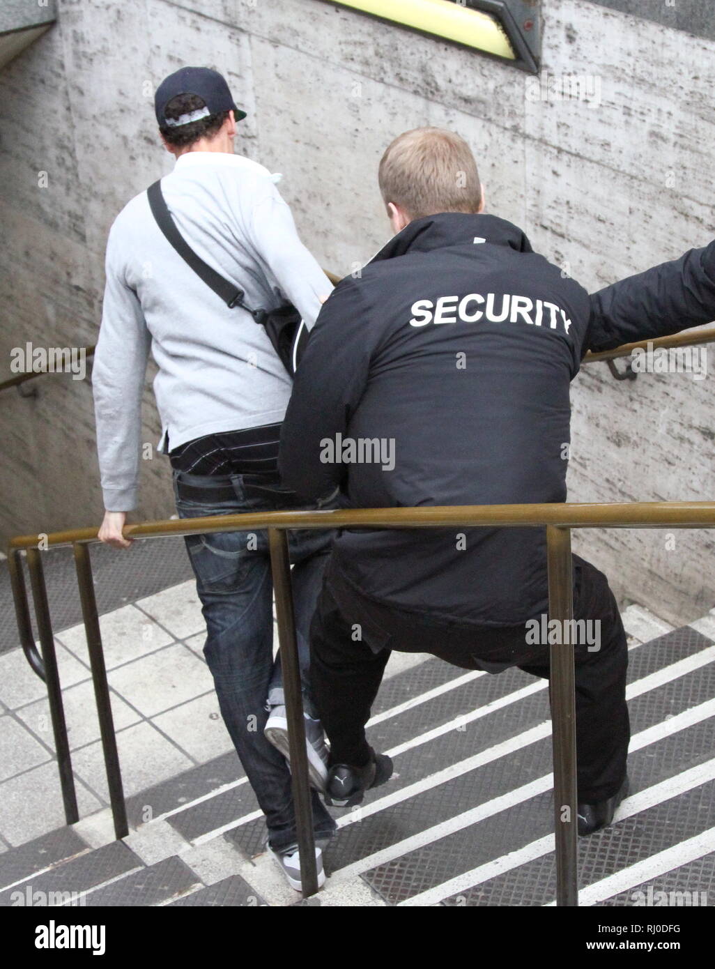 Crowd security hi-res stock photography and images - Alamy