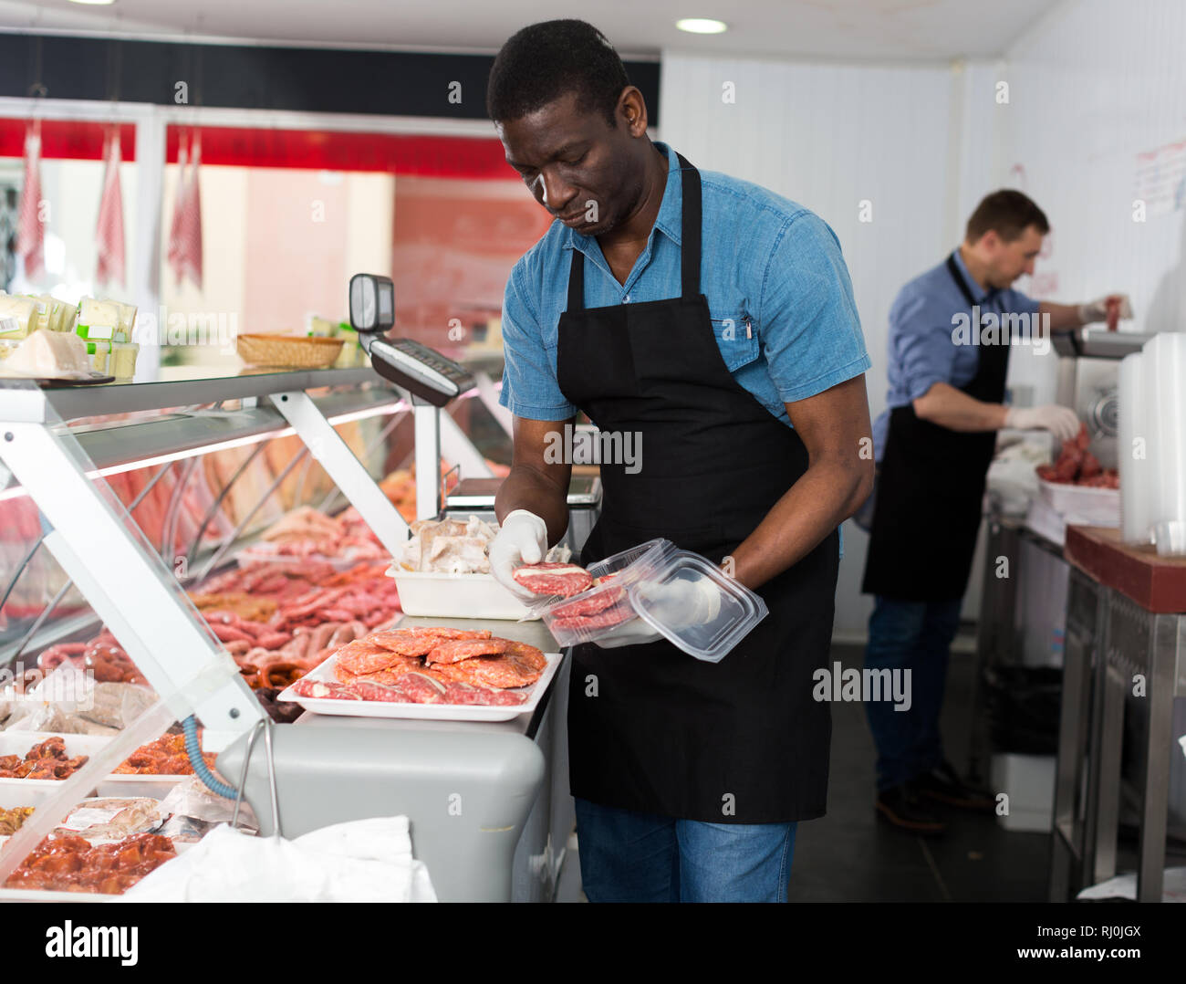 Chicken meat display case hi-res stock photography and images - Alamy