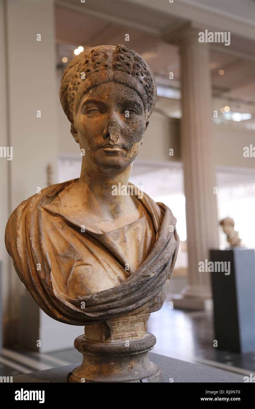 Portrait probably of Matildia Minor or Vibia Matidia (85-161). Siser of ...