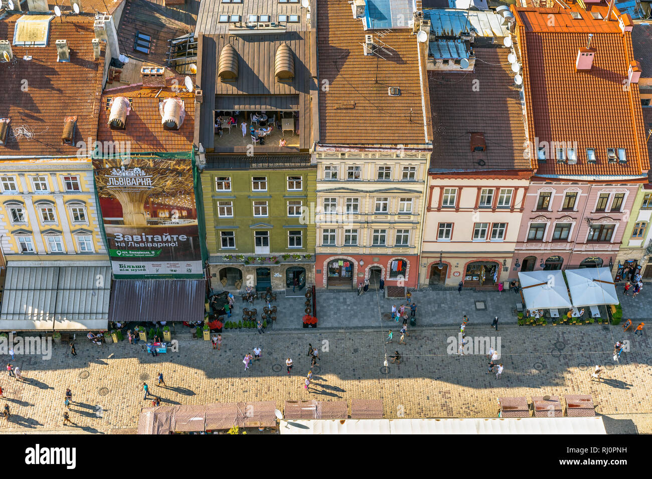 Historical buildings in Market Square, Old Town Center, and street full ...