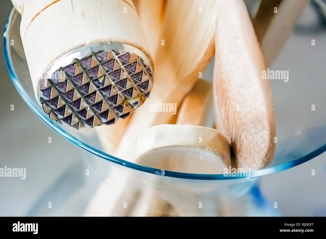Kitchen utensils in a container hi-res stock photography and images - Alamy