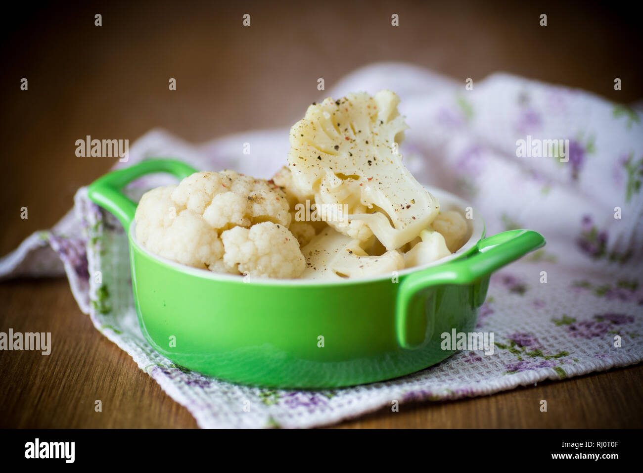 boiled cauliflower with spices in a bowl Stock Photo - Alamy