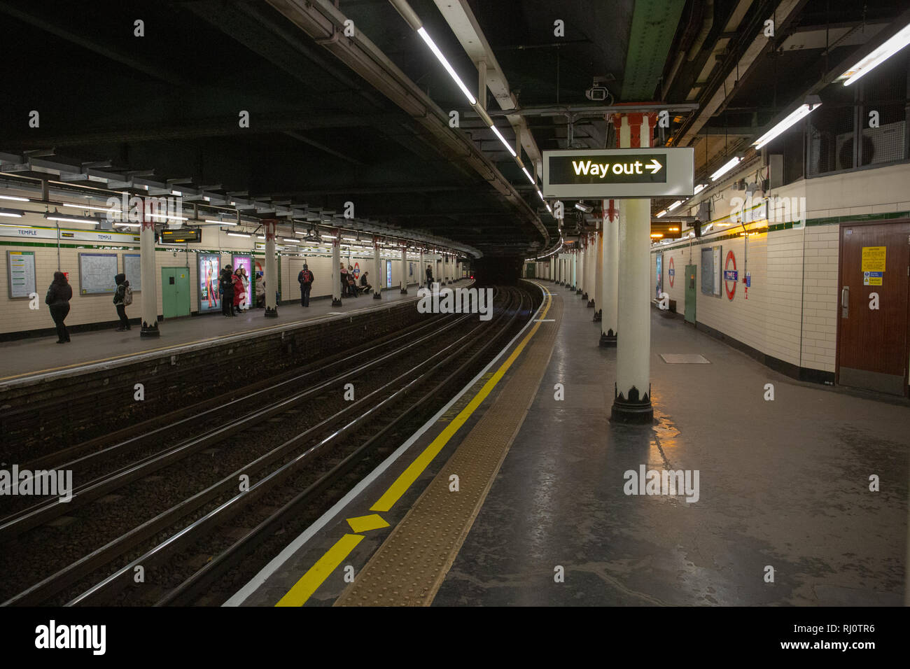 Temple tube station hi-res stock photography and images - Alamy