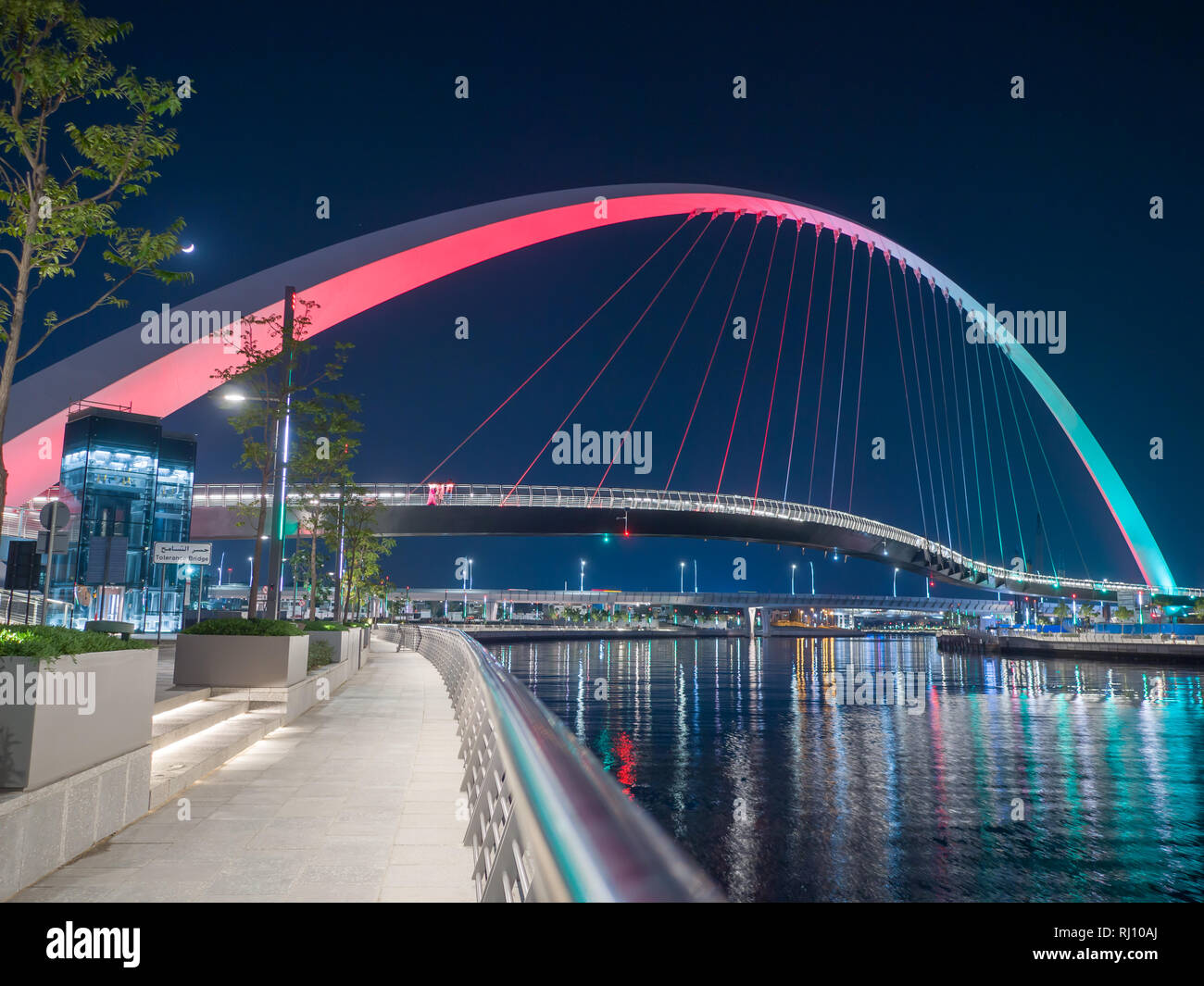 Uae dubai pedestrian bridge dubai hi-res stock photography and images ...