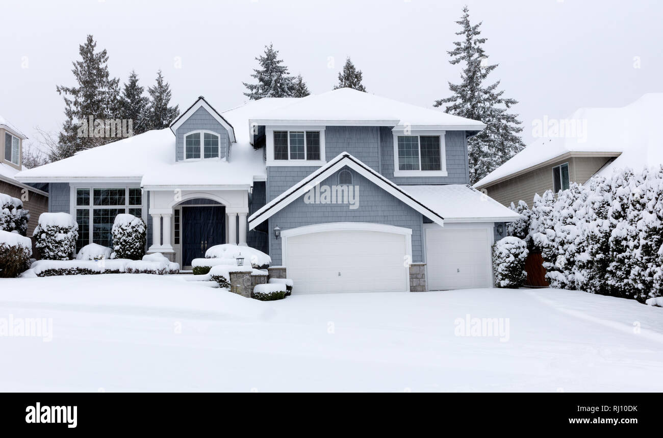 Neighborhood winter snow seattle hi-res stock photography and images ...